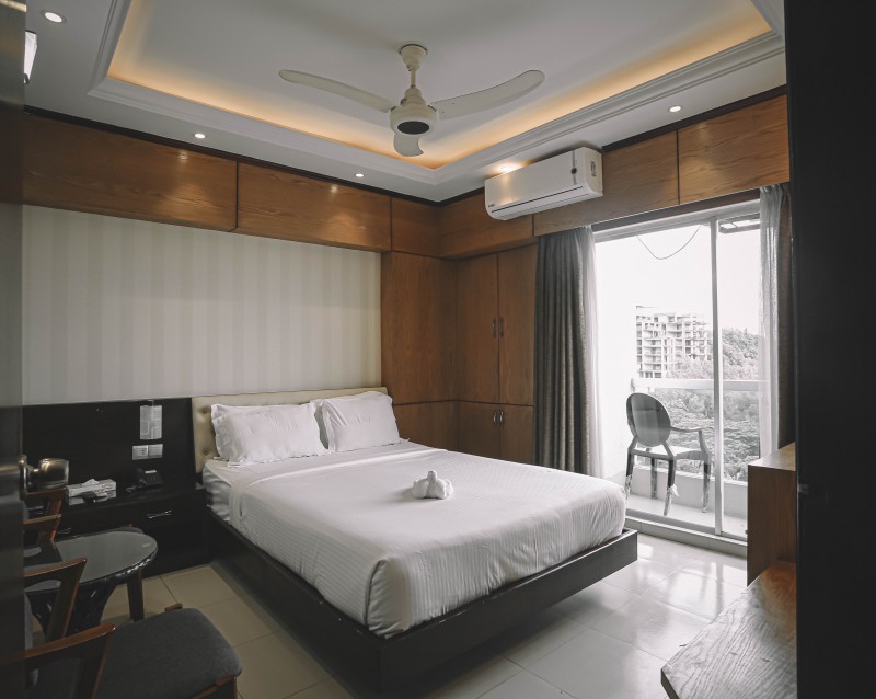 Honeymoon Couple Suite – Neeshorgo Hotel